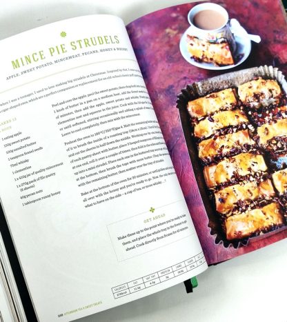 Jamie Oliver's Christmas Cookbook - BDL Books